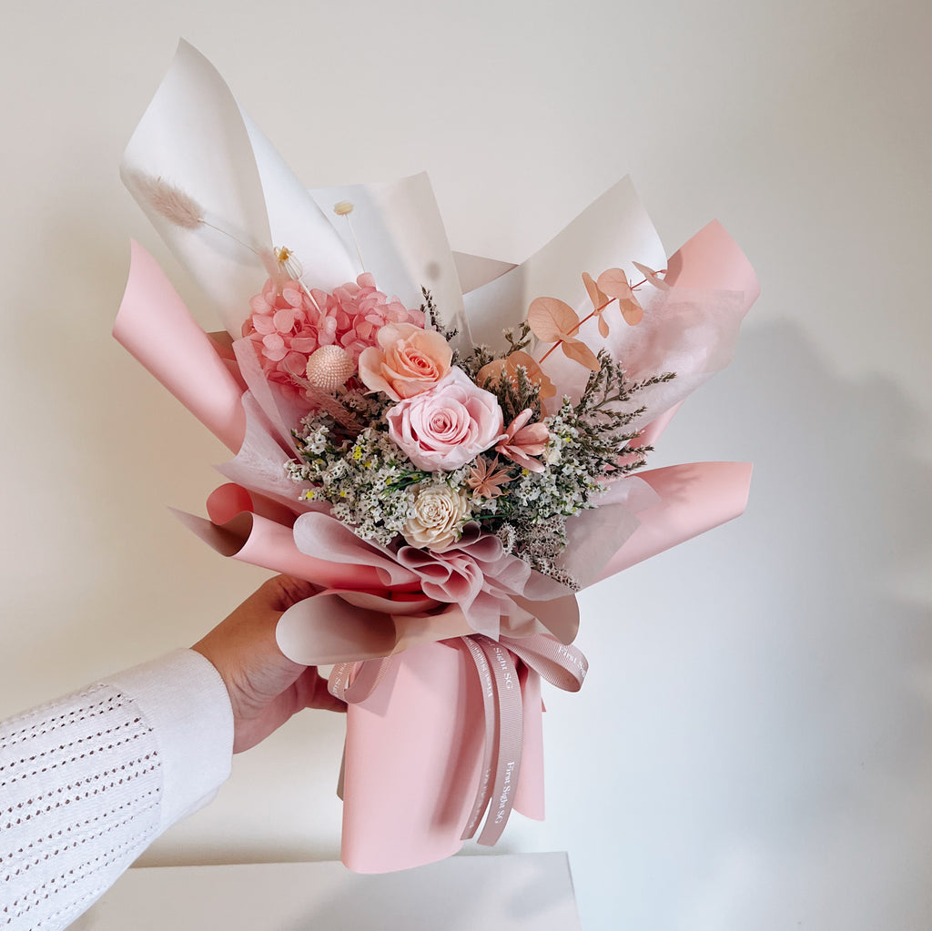Everlasting Flower Bouquet Regular - Pink | Pretty Preserved Flowers ...