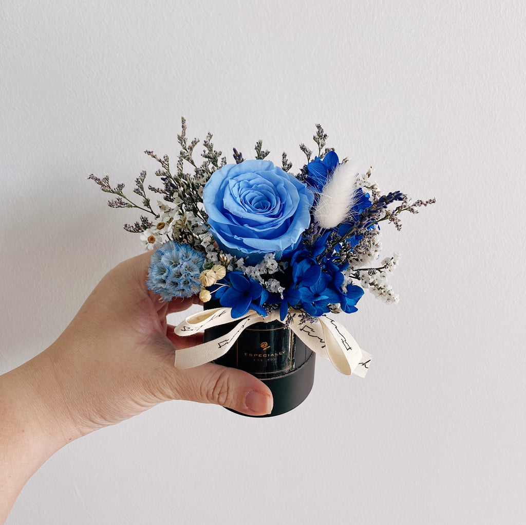 Everlasting Mini Bloom Box Blue | Pretty Flowers Gifts |First Sight SG ...