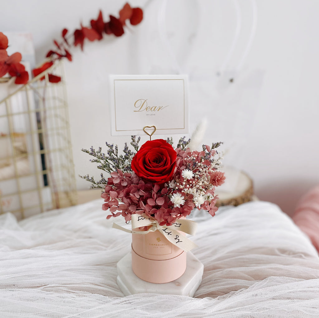 Everlasting Mini Bloom Box Pink | Best Flower Delivery | First Sight SG ...